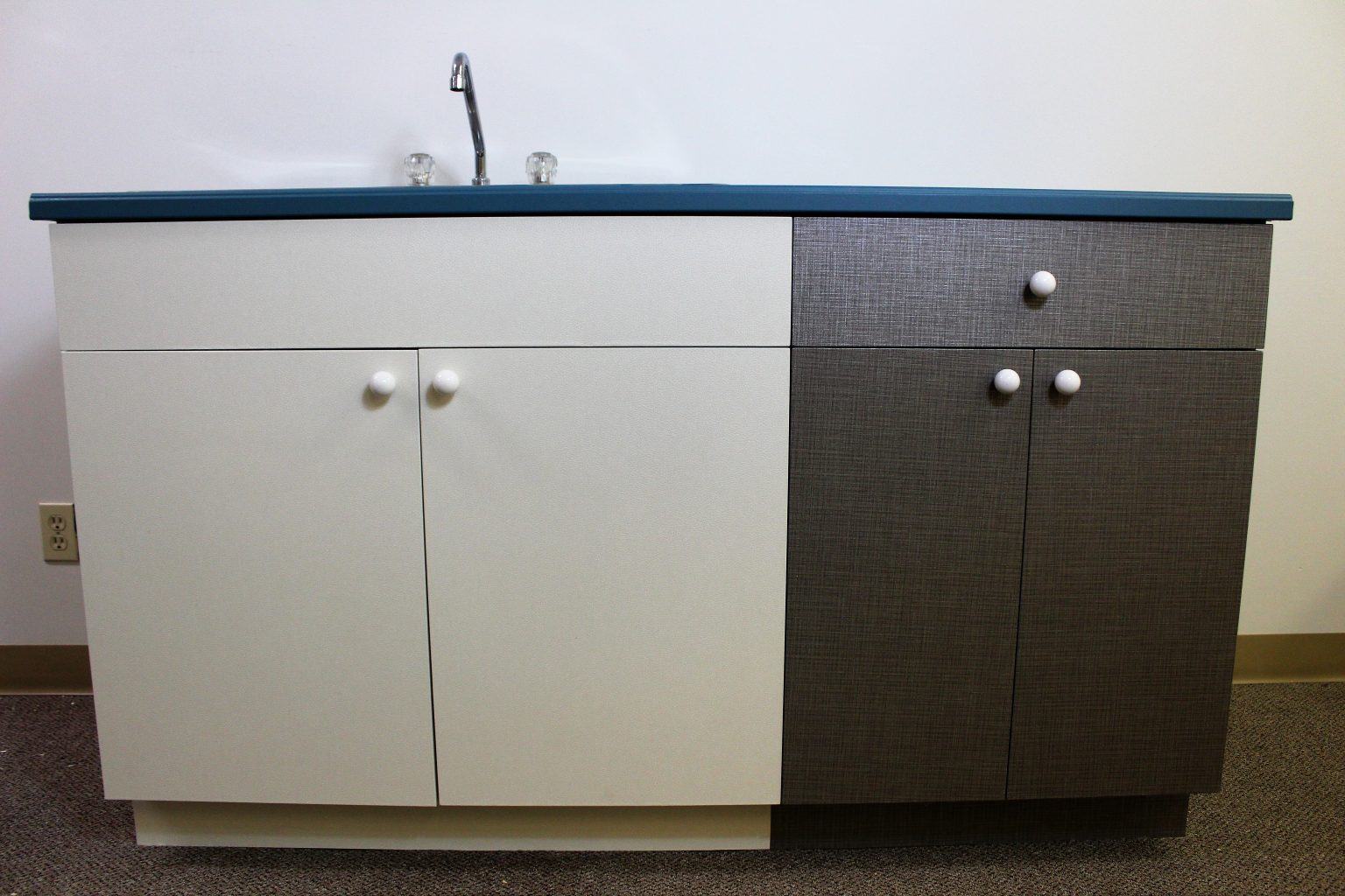 How To Wrap A Kitchen - Cupboards, Countertop, Kick Plates ⋆ Nelcos